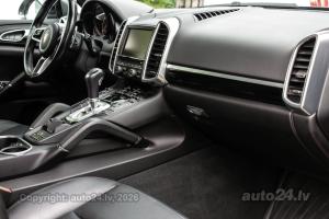Grey Porsche Cayenne 2015 in Riga, with an engine capacity of 3.00 L and mileage of 125 thousand km for 21900 €, photo 11 on AUTOMOTO.COM.LV