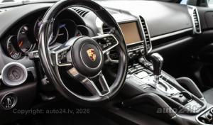 Grey Porsche Cayenne 2015 in Riga, with an engine capacity of 3.00 L and mileage of 125 thousand km for 21900 €, photo 12 on AUTOMOTO.COM.LV