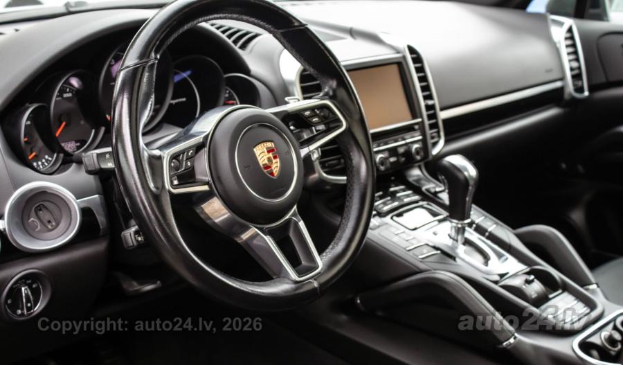 Grey Porsche Cayenne 2015 in Riga, with an engine capacity of 3.00 L and mileage of 125 thousand km for 21900 €, photo 12 on AUTOMOTO.COM.LV