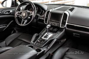 Grey Porsche Cayenne 2015 in Riga, with an engine capacity of 3.00 L and mileage of 125 thousand km for 21900 €, photo 13 on AUTOMOTO.COM.LV