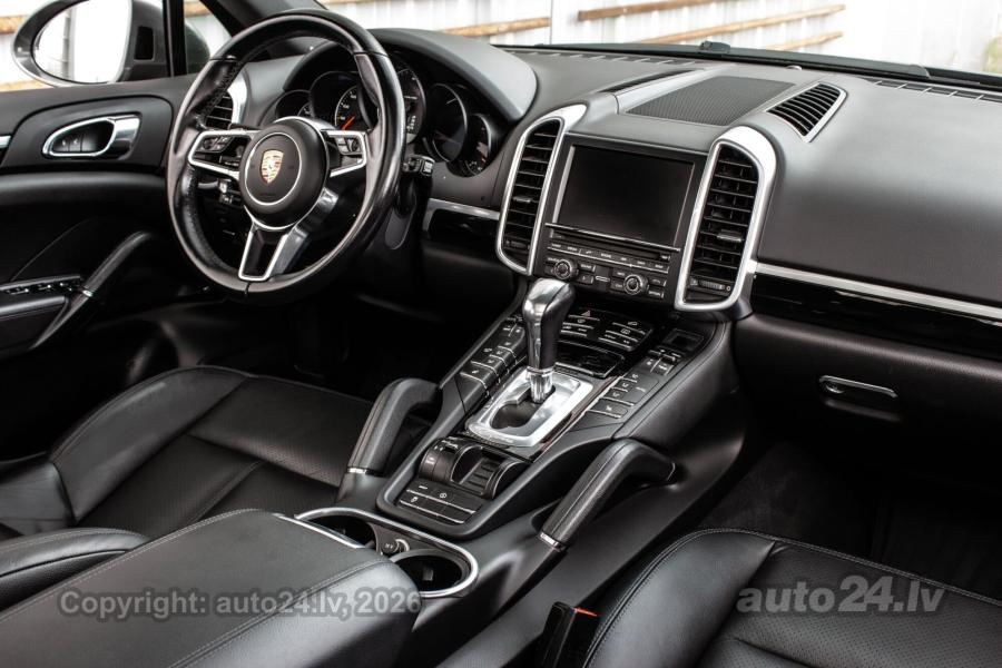 Grey Porsche Cayenne 2015 in Riga, with an engine capacity of 3.00 L and mileage of 125 thousand km for 21900 €, photo 13 on AUTOMOTO.COM.LV