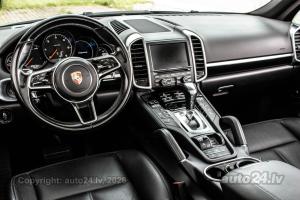 Grey Porsche Cayenne 2015 in Riga, with an engine capacity of 3.00 L and mileage of 125 thousand km for 21900 €, photo 14 on AUTOMOTO.COM.LV