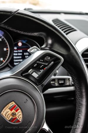 Grey Porsche Cayenne 2015 in Riga, with an engine capacity of 3.00 L and mileage of 125 thousand km for 21900 €, photo 20 on AUTOMOTO.COM.LV