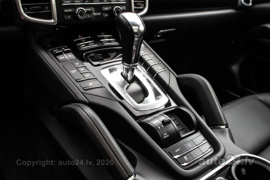 Grey Porsche Cayenne 2015 in Riga, with an engine capacity of 3.00 L and mileage of 125 thousand km for 21900 €, photo 23 on AUTOMOTO.COM.LV