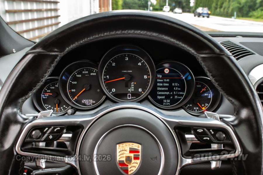 Grey Porsche Cayenne 2015 in Riga, with an engine capacity of 3.00 L and mileage of 125 thousand km for 21900 €, photo 26 on AUTOMOTO.COM.LV