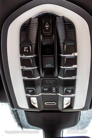 Grey Porsche Cayenne 2015 in Riga, with an engine capacity of 3.00 L and mileage of 125 thousand km for 21900 €, photo 27 on AUTOMOTO.COM.LV