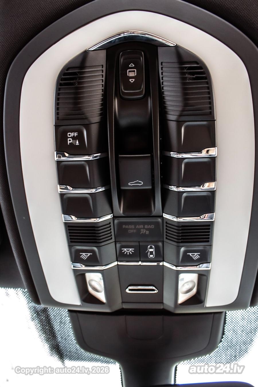 Grey Porsche Cayenne 2015 in Riga, with an engine capacity of 3.00 L and mileage of 125 thousand km for 21900 €, photo 27 on AUTOMOTO.COM.LV
