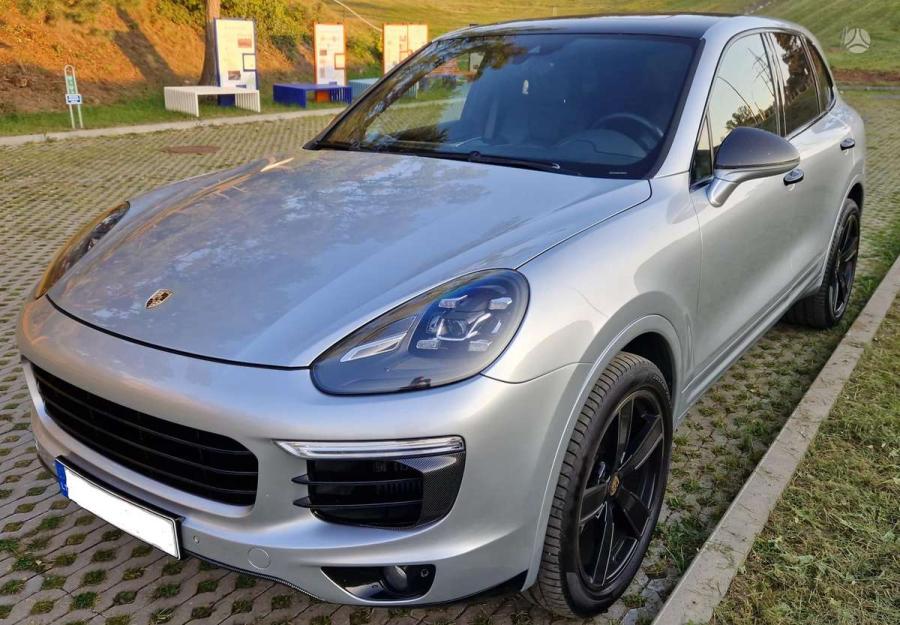 Pelēks Porsche Cayenne 2015 Kauņa, ar dzinēja tilpumu 2.97 L un nobraukumu 150 tūkst. km par 23800 €, foto 1 vietnē AUTOMOTO.COM.LV