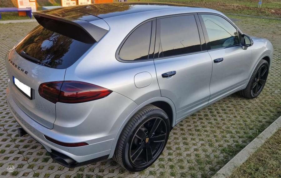 Pelēks Porsche Cayenne 2015 Kauņa, ar dzinēja tilpumu 2.97 L un nobraukumu 150 tūkst. km par 23800 €, foto 3 vietnē AUTOMOTO.COM.LV