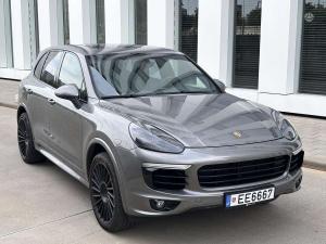 Pelēks Porsche Cayenne 2015 Viļņa, ar dzinēja tilpumu 3.00 L un nobraukumu 208 tūkst. km par 19500 €, foto  vietnē AUTOMOTO.COM.LV