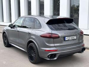 Pelēks Porsche Cayenne 2015 Viļņa, ar dzinēja tilpumu 3.00 L un nobraukumu 208 tūkst. km par 19500 €, foto 3 vietnē AUTOMOTO.COM.LV