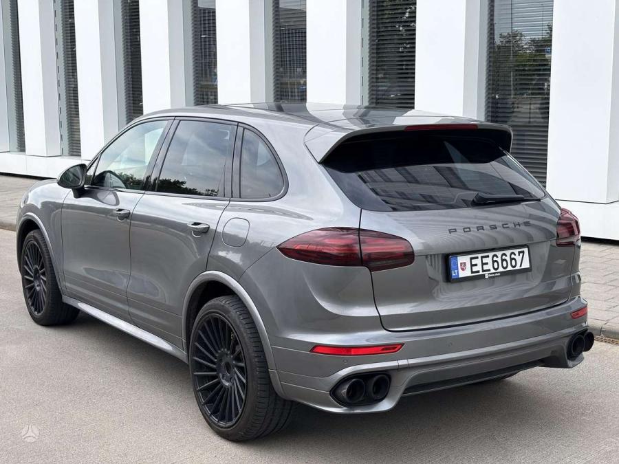 Pelēks Porsche Cayenne 2015 Viļņa, ar dzinēja tilpumu 3.00 L un nobraukumu 208 tūkst. km par 19500 €, foto 3 vietnē AUTOMOTO.COM.LV