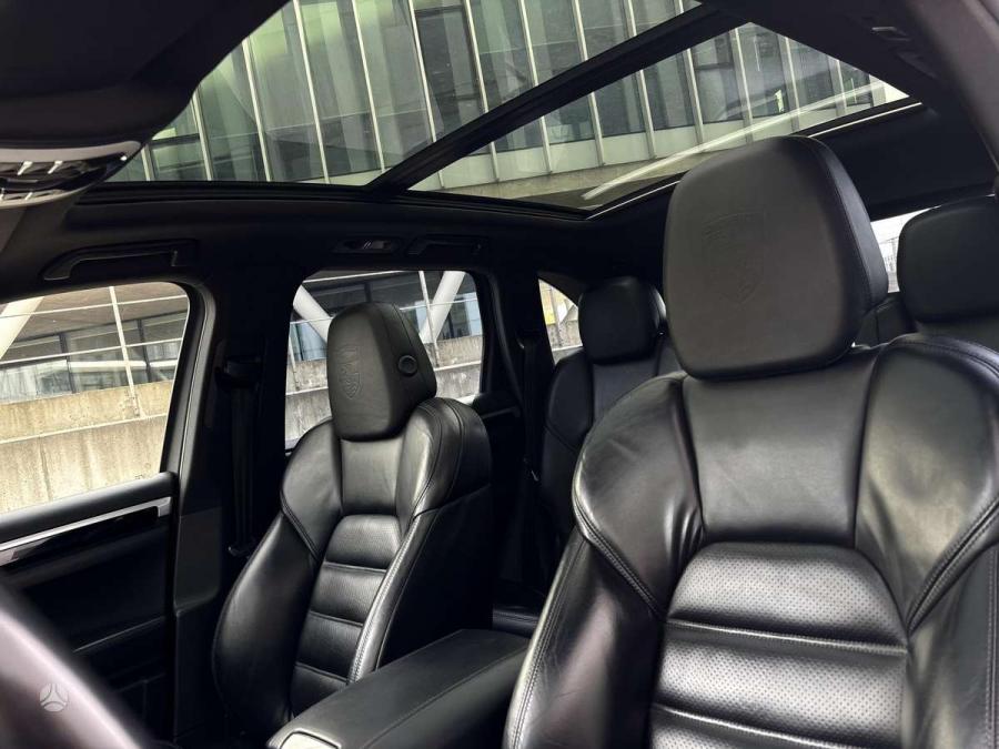 Pelēks Porsche Cayenne 2015 Viļņa, ar dzinēja tilpumu 3.00 L un nobraukumu 208 tūkst. km par 19500 €, foto 8 vietnē AUTOMOTO.COM.LV
