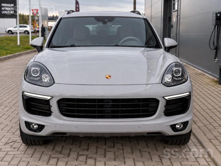 Pelēks Porsche Cayenne 2015 Rīga, ar dzinēja tilpumu 3.00 L un nobraukumu 197 tūkst. km par 23500 €, foto 3 vietnē AUTOMOTO.COM.LV