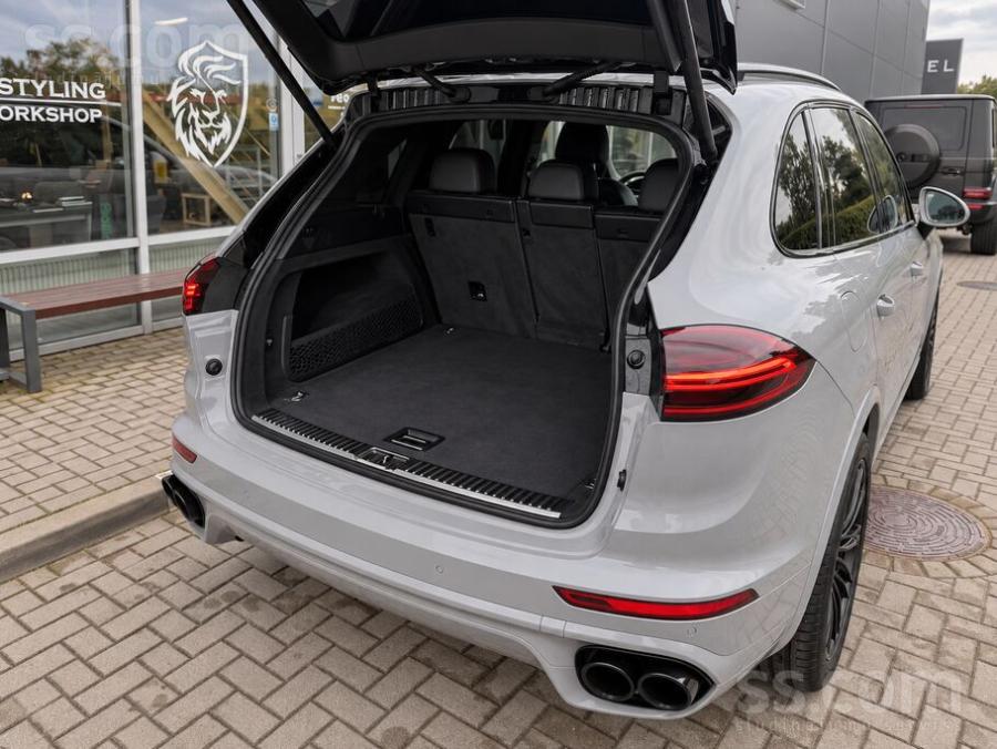 Pelēks Porsche Cayenne 2015 Rīga, ar dzinēja tilpumu 3.00 L un nobraukumu 197 tūkst. km par 23500 €, foto 8 vietnē AUTOMOTO.COM.LV