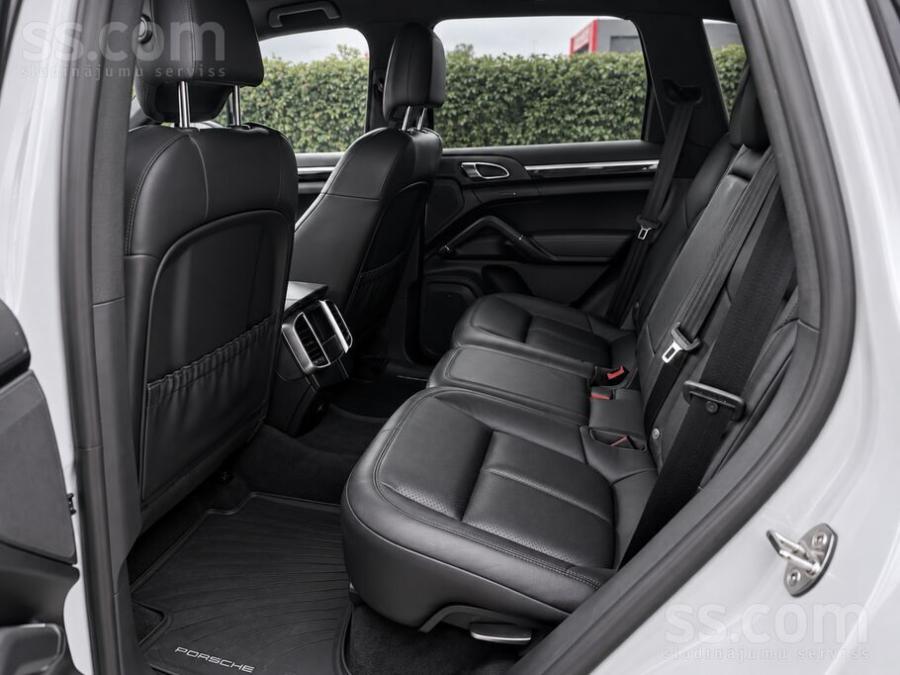 Pelēks Porsche Cayenne 2015 Rīga, ar dzinēja tilpumu 3.00 L un nobraukumu 197 tūkst. km par 23500 €, foto 12 vietnē AUTOMOTO.COM.LV