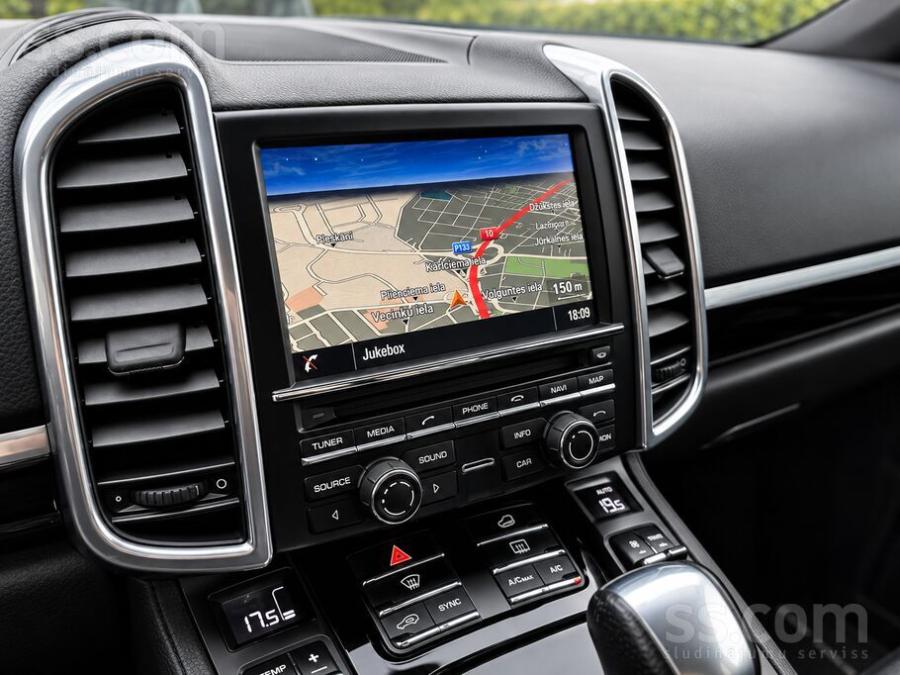 Pelēks Porsche Cayenne 2015 Rīga, ar dzinēja tilpumu 3.00 L un nobraukumu 197 tūkst. km par 23500 €, foto 15 vietnē AUTOMOTO.COM.LV