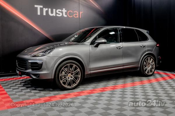 Porsche Cayenne 2015 in Parnu on AUTOMOTO.COM.LV Grey Porsche Cayenne 2015 in Parnu, with an engine capacity of 4.10 L and mileage of 245 thousand km for 29000 €, photo 7 on AUTOMOTO.COM.LV