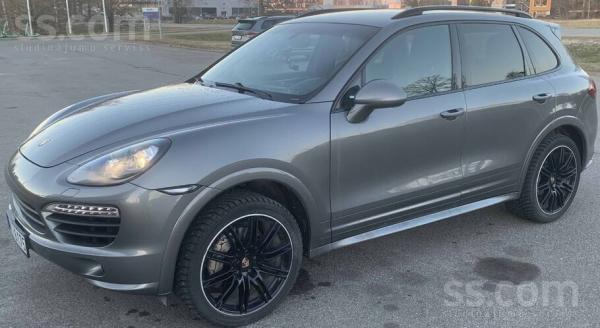 Grey Porsche Cayenne 2016 in Riga, with an engine capacity of 4.20 L and mileage of 255 thousand km for 18900 €, photo 1 on AUTOMOTO.COM.LV