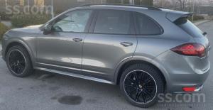Grey Porsche Cayenne 2016 in Riga, with an engine capacity of 4.20 L and mileage of 255 thousand km for 18900 €, photo 3 on AUTOMOTO.COM.LV
