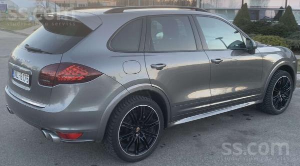 Grey Porsche Cayenne 2016 in Riga, with an engine capacity of 4.20 L and mileage of 255 thousand km for 18900 €, photo 3 on AUTOMOTO.COM.LV