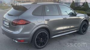 Grey Porsche Cayenne 2016 in Riga, with an engine capacity of 4.20 L and mileage of 255 thousand km for 18900 €, photo 4 on AUTOMOTO.COM.LV