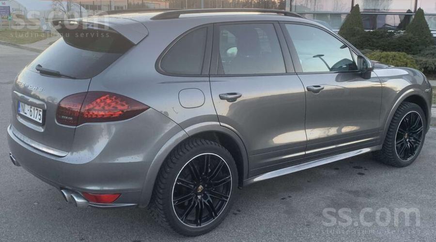 Grey Porsche Cayenne 2016 in Riga, with an engine capacity of 4.20 L and mileage of 255 thousand km for 18900 €, photo 4 on AUTOMOTO.COM.LV
