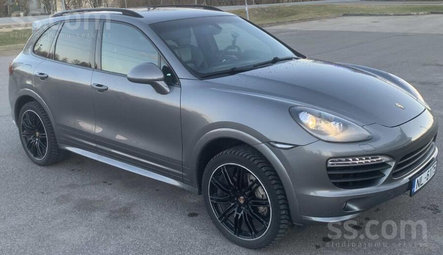 Grey Porsche Cayenne 2016 in Riga, with an engine capacity of 4.20 L and mileage of 255 thousand km for 18900 €, photo 5 on AUTOMOTO.COM.LV