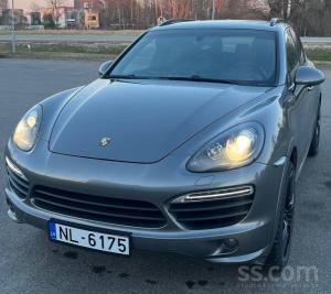 Grey Porsche Cayenne 2016 in Riga, with an engine capacity of 4.20 L and mileage of 255 thousand km for 18900 €, photo 6 on AUTOMOTO.COM.LV