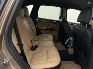 Pelēks Porsche Cayenne 2016 Viļņa, ar dzinēja tilpumu 2.97 L un nobraukumu 166 tūkst. km par 22590 €, foto 14 vietnē AUTOMOTO.COM.LV
