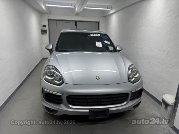 Grey Porsche Cayenne 2016 in Tallinn, with an engine capacity of 3.60 L and mileage of 203 thousand km for 14500 €, photo 2 on AUTOMOTO.COM.LV
