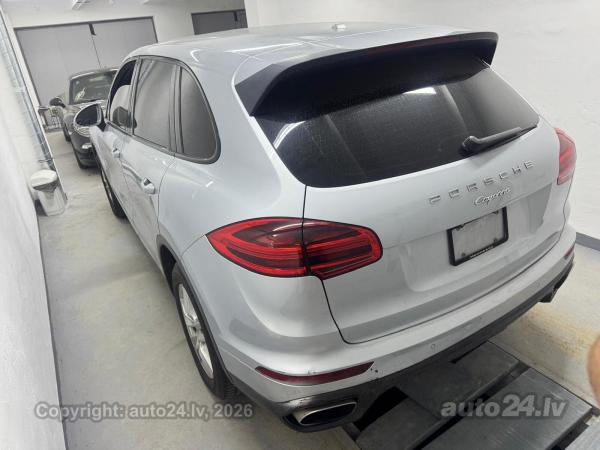 Grey Porsche Cayenne 2016 in Tallinn, with an engine capacity of 3.60 L and mileage of 203 thousand km for 14500 €, photo 4 on AUTOMOTO.COM.LV