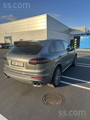 Pelēks Porsche Cayenne 2016 Rīga, ar dzinēja tilpumu 3.00 L un nobraukumu 166 tūkst. km par 31200 €, foto 3 vietnē AUTOMOTO.COM.LV