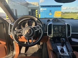 Pelēks Porsche Cayenne 2016 Rīga, ar dzinēja tilpumu 3.00 L un nobraukumu 166 tūkst. km par 31200 €, foto 4 vietnē AUTOMOTO.COM.LV