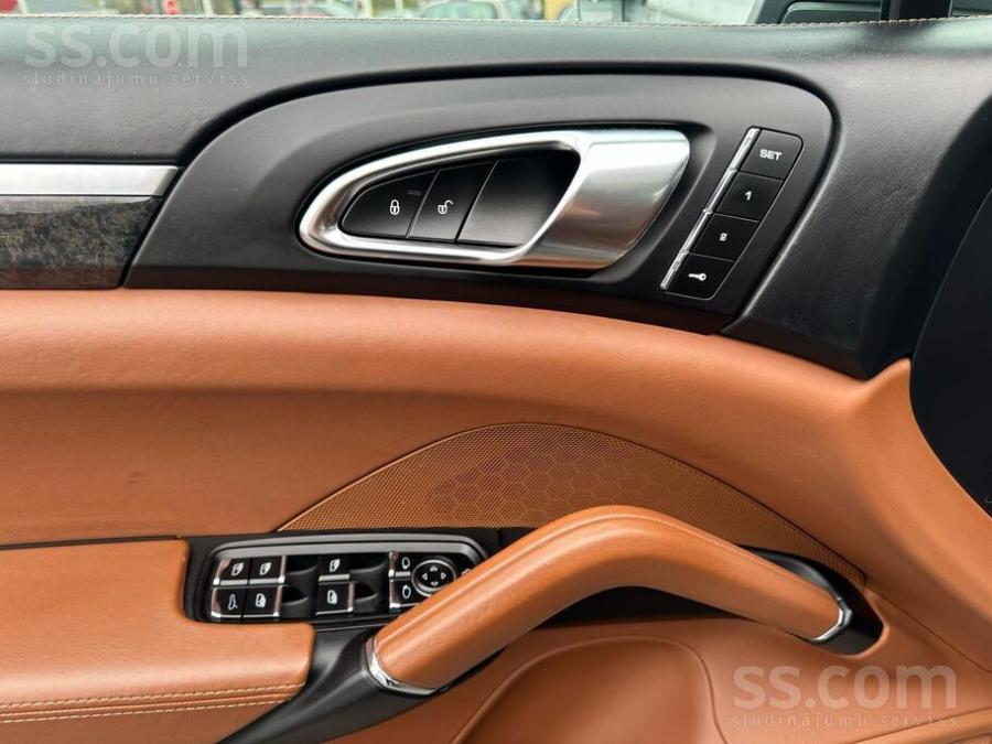 Pelēks Porsche Cayenne 2016 Rīga, ar dzinēja tilpumu 3.00 L un nobraukumu 166 tūkst. km par 31200 €, foto 12 vietnē AUTOMOTO.COM.LV