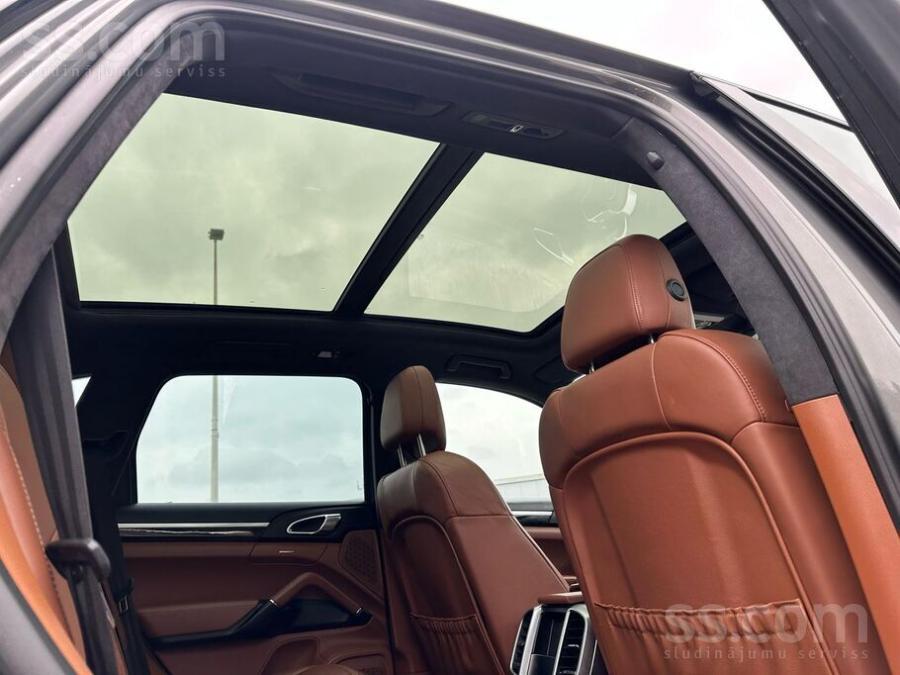 Pelēks Porsche Cayenne 2016 Rīga, ar dzinēja tilpumu 3.00 L un nobraukumu 166 tūkst. km par 31200 €, foto 13 vietnē AUTOMOTO.COM.LV