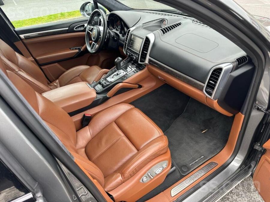 Pelēks Porsche Cayenne 2016 Rīga, ar dzinēja tilpumu 3.00 L un nobraukumu 166 tūkst. km par 31200 €, foto 15 vietnē AUTOMOTO.COM.LV