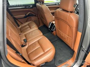 Pelēks Porsche Cayenne 2016 Rīga, ar dzinēja tilpumu 3.00 L un nobraukumu 166 tūkst. km par 31200 €, foto 16 vietnē AUTOMOTO.COM.LV