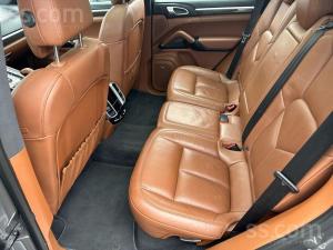 Pelēks Porsche Cayenne 2016 Rīga, ar dzinēja tilpumu 3.00 L un nobraukumu 166 tūkst. km par 31200 €, foto 17 vietnē AUTOMOTO.COM.LV