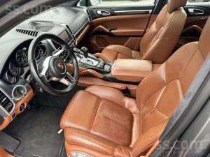 Pelēks Porsche Cayenne 2016 Rīga, ar dzinēja tilpumu 3.00 L un nobraukumu 166 tūkst. km par 31200 €, foto 18 vietnē AUTOMOTO.COM.LV