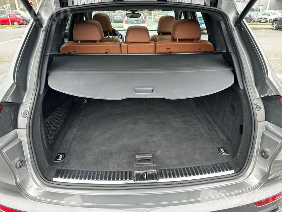 Pelēks Porsche Cayenne 2016 Rīga, ar dzinēja tilpumu 3.00 L un nobraukumu 166 tūkst. km par 31200 €, foto 24 vietnē AUTOMOTO.COM.LV