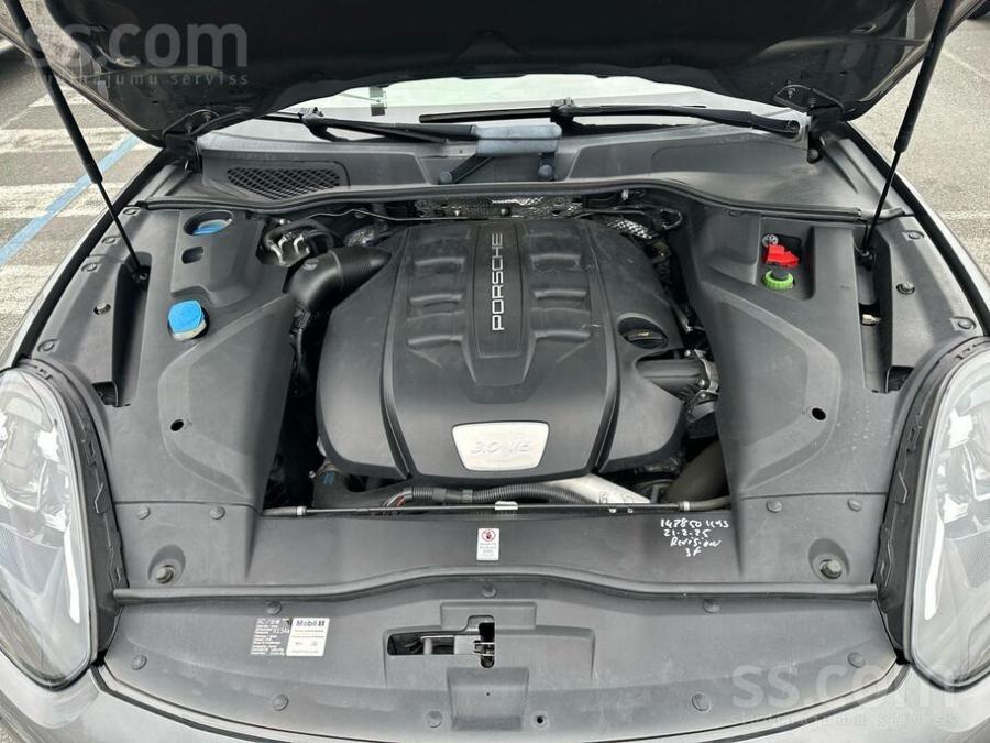 Pelēks Porsche Cayenne 2016 Rīga, ar dzinēja tilpumu 3.00 L un nobraukumu 166 tūkst. km par 31200 €, foto 26 vietnē AUTOMOTO.COM.LV