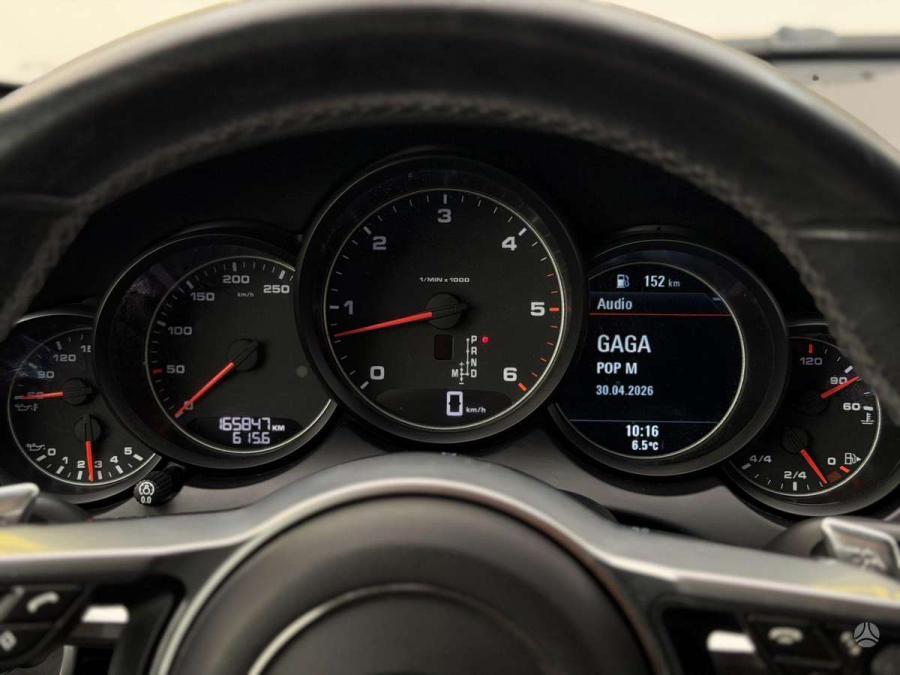 Pelēks Porsche Cayenne 2016 Viļņa, ar dzinēja tilpumu 2.97 L un nobraukumu 166 tūkst. km par 21000 €, foto 24 vietnē AUTOMOTO.COM.LV