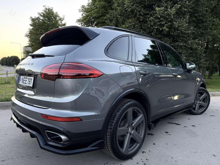 Pelēks Porsche Cayenne 2016 Kauņa, ar dzinēja tilpumu 3.60 L un nobraukumu 157 tūkst. km par 24000 €, foto 5 vietnē AUTOMOTO.COM.LV