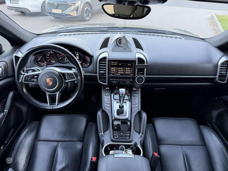 Pelēks Porsche Cayenne 2016 Kauņa, ar dzinēja tilpumu 3.60 L un nobraukumu 157 tūkst. km par 24000 €, foto 6 vietnē AUTOMOTO.COM.LV