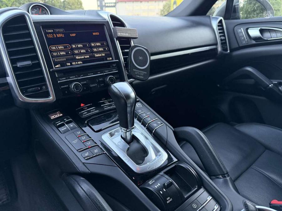 Pelēks Porsche Cayenne 2016 Kauņa, ar dzinēja tilpumu 3.60 L un nobraukumu 157 tūkst. km par 24000 €, foto 9 vietnē AUTOMOTO.COM.LV