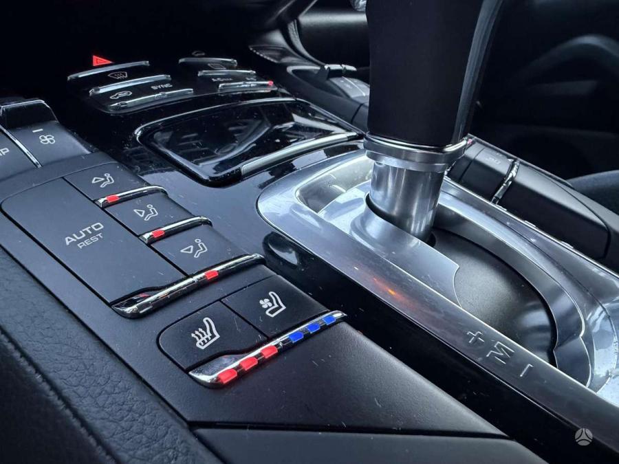 Pelēks Porsche Cayenne 2016 Kauņa, ar dzinēja tilpumu 3.60 L un nobraukumu 157 tūkst. km par 24000 €, foto 11 vietnē AUTOMOTO.COM.LV
