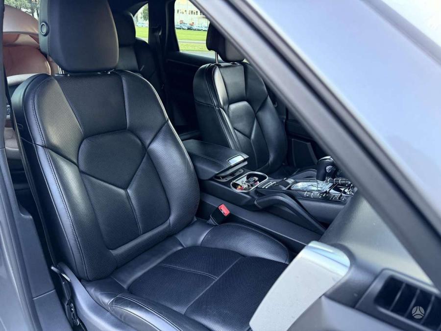 Pelēks Porsche Cayenne 2016 Kauņa, ar dzinēja tilpumu 3.60 L un nobraukumu 157 tūkst. km par 24000 €, foto 18 vietnē AUTOMOTO.COM.LV