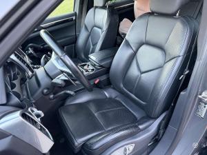 Pelēks Porsche Cayenne 2016 Kauņa, ar dzinēja tilpumu 3.60 L un nobraukumu 157 tūkst. km par 24000 €, foto 19 vietnē AUTOMOTO.COM.LV