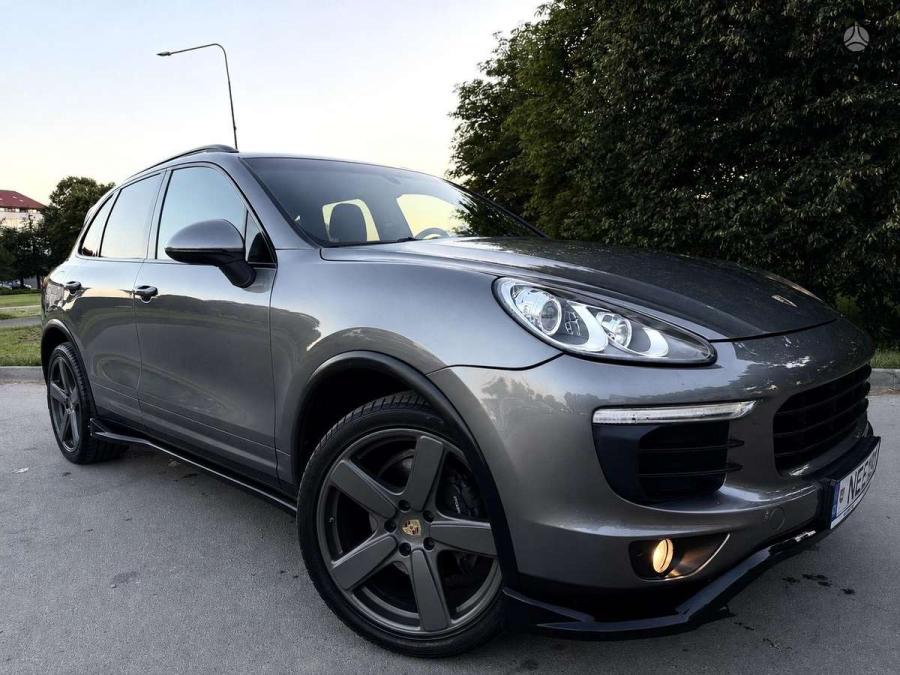 Pelēks Porsche Cayenne 2016 Kauņa, ar dzinēja tilpumu 3.60 L un nobraukumu 157 tūkst. km par 24000 €, foto 24 vietnē AUTOMOTO.COM.LV